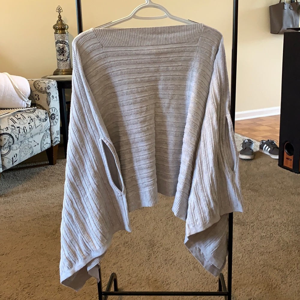 Lululemon Poncho - Gem